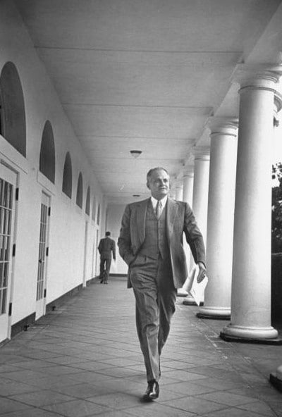 How to Enter a Room with Confidence and Authority | The Art of Manliness