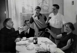 How to Give a Toast (And Examples for Various Occasions) | Art of Manliness