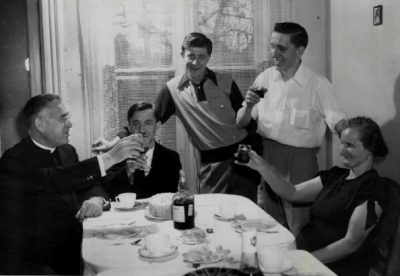 How to Give a Toast (And Examples for Various Occasions) | Art of Manliness