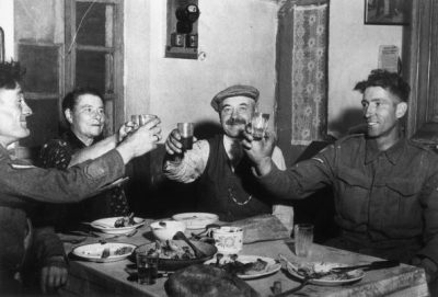 How to Give a Toast (And Examples for Various Occasions) | Art of Manliness