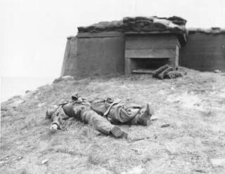 25 Amazing, Rarely-Seen Photographs of D-Day | The Art of Manliness