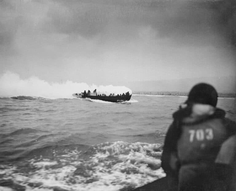 25 Amazing, Rarely-Seen Photographs of D-Day | The Art of Manliness